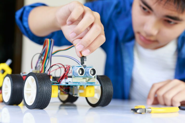 Robotique cours : Initiez votre enfant à la programmation et à la robotique avec CodEnfant
